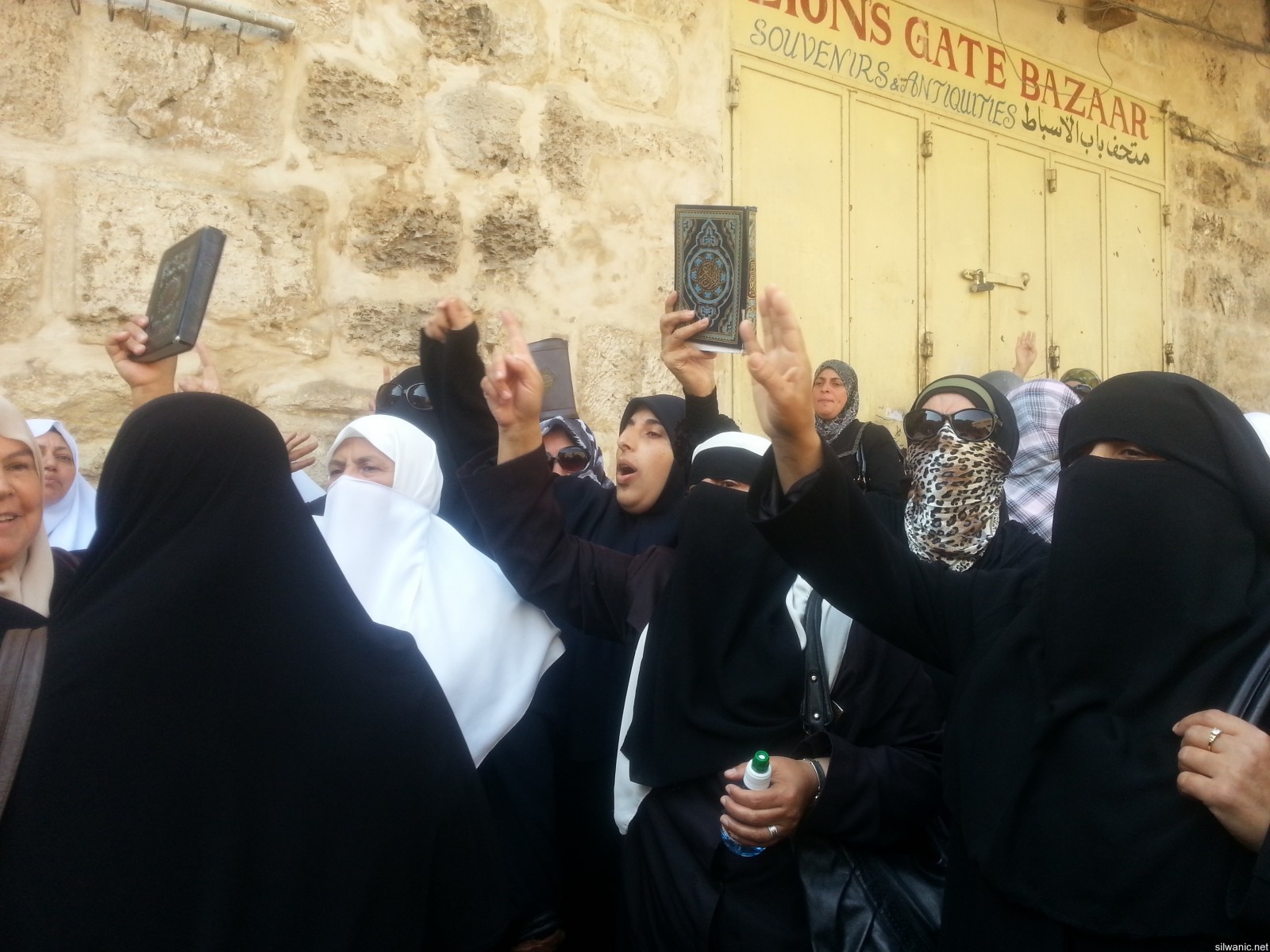 Isolating six women from Al-Aqsa Mosque for 15 days