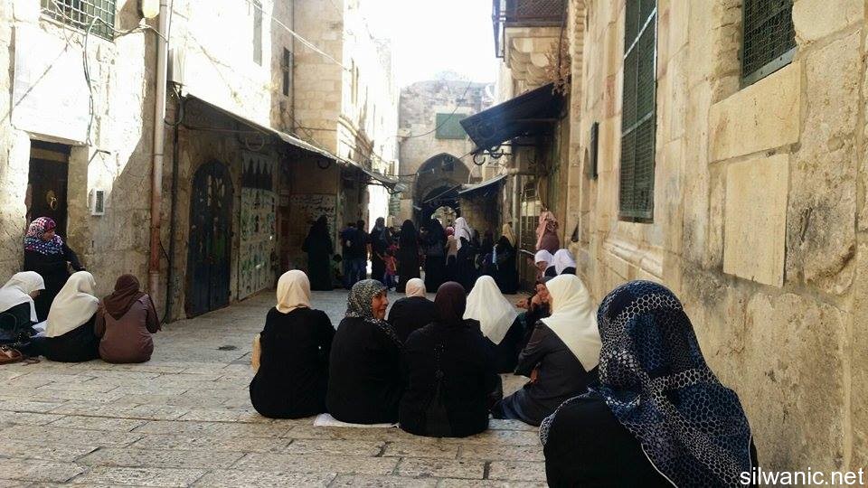 Preventing women from entering Al-Aqsa Mosque